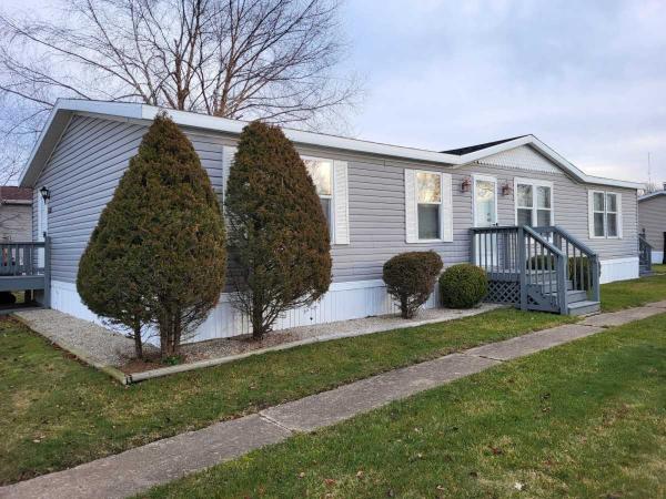 2001 Redman Mobile Home For Sale | 6208 Chesterfield Ct. Kalamazoo, MI